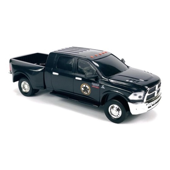 Amt | Toys | Kayce Duttons Livestock Agent Truck From Yellowstone Ram ...
